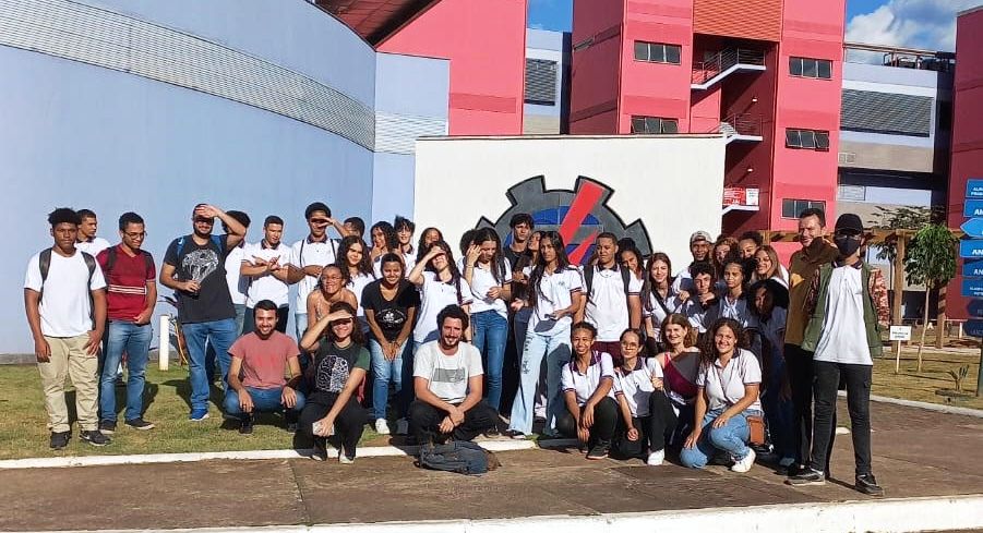 Estudantes do ensino médio de Itabira, visitam campus da Unifei ...